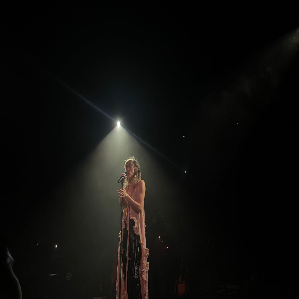 A Sparkly New Era: Suki Waterhouse and ‘The Sparklemuffin Tour’