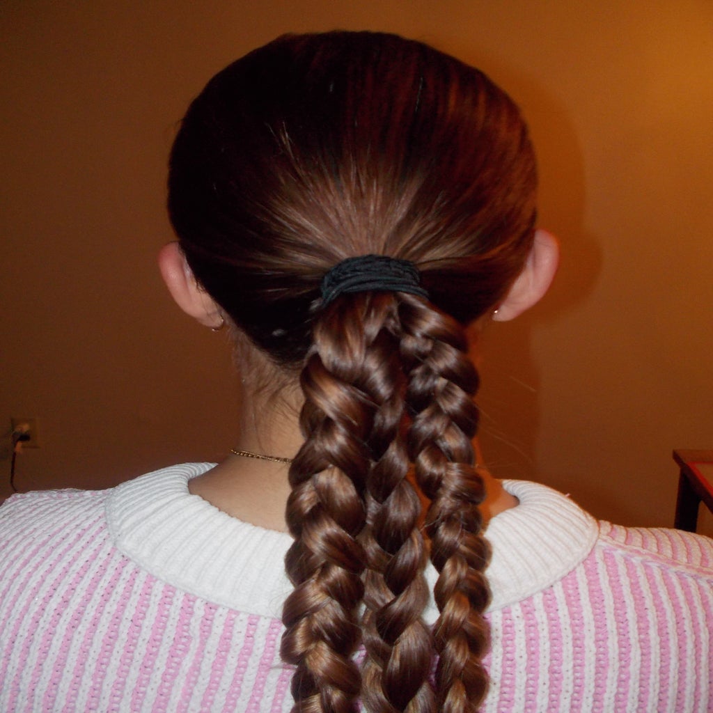 6 Unique Hairstyles That Keep Your Hair Out Of Your Face