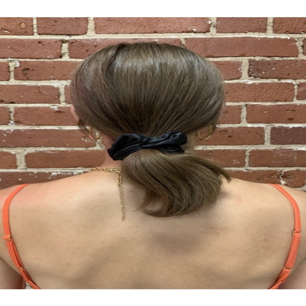 I Tried Making My Scrunchie Into a Pocket Because Twitter Told Me To ...